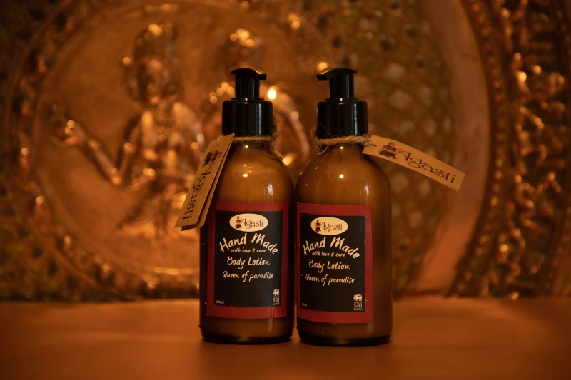 Product Details: Queen of Paradise Exclusive Body Lotion